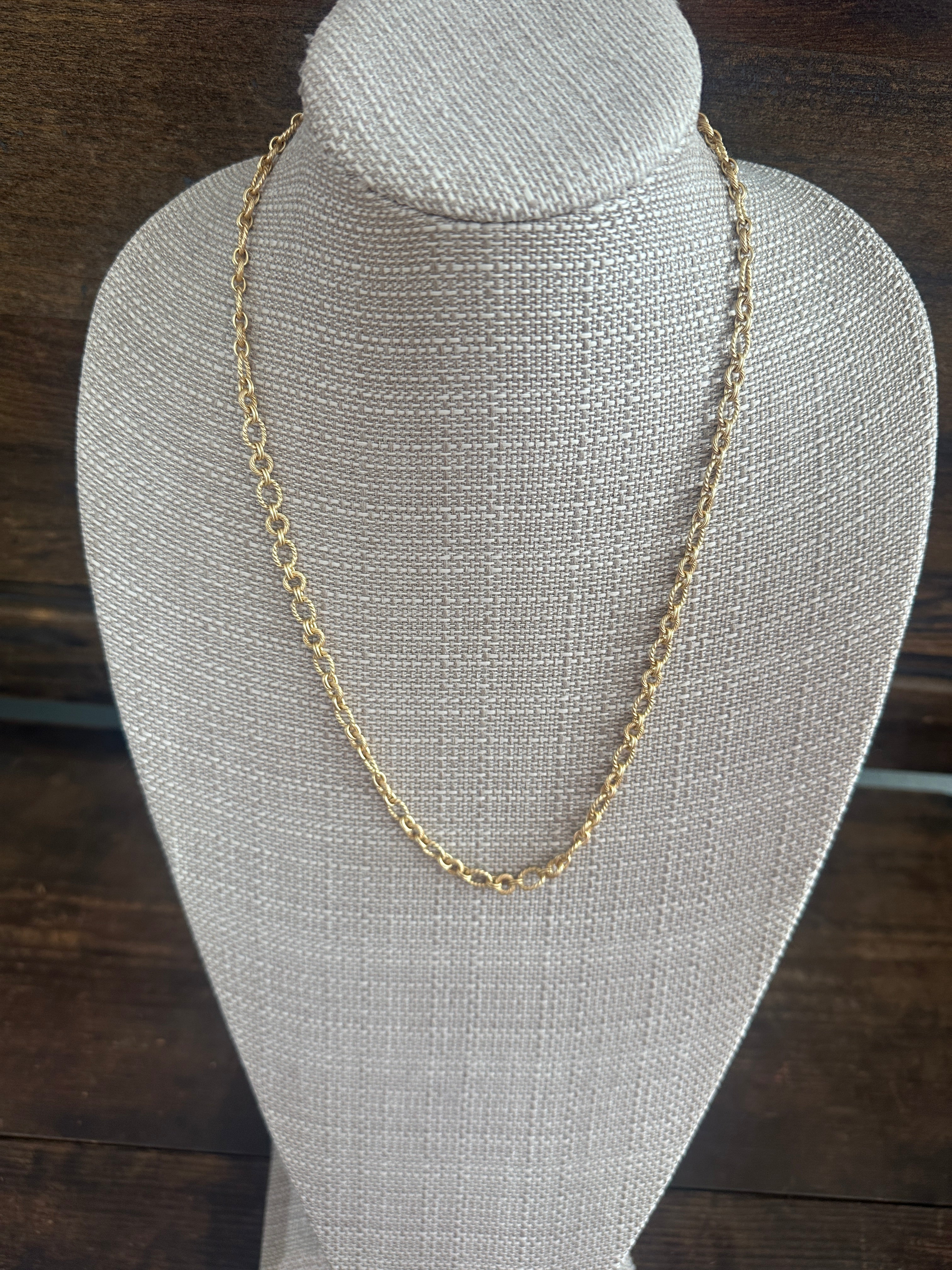 Gold Link Chain Necklace – The Boutique on Central